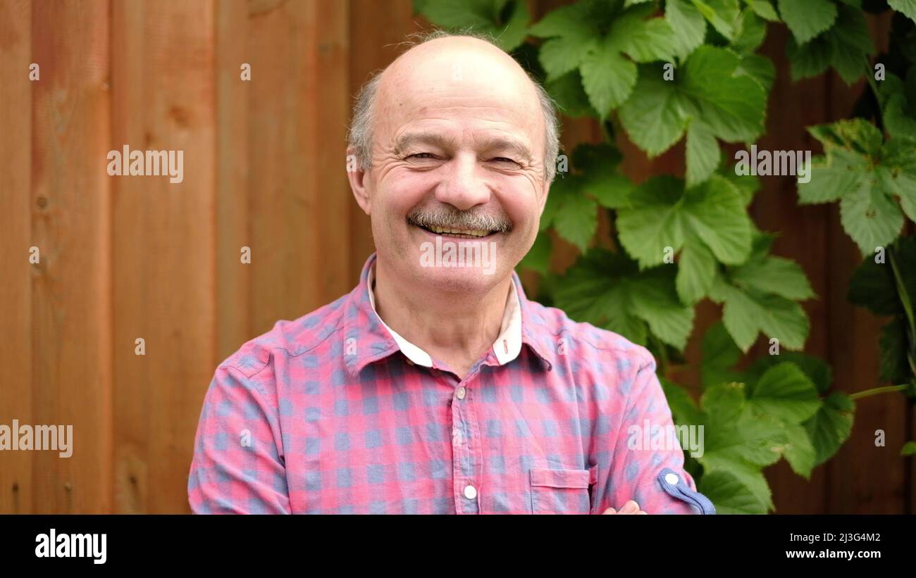 Face 70s grandfather smiling white hi-res stock photography and images ...