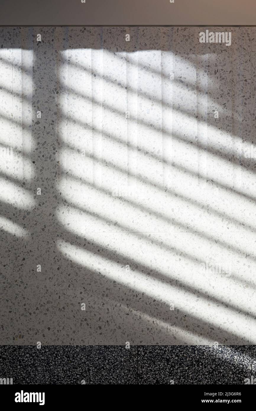 Diagonal lift hi-res stock photography and images - Alamy