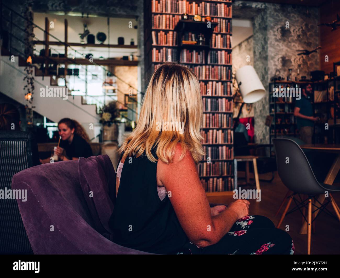 Blond woman sitting alone at bar hi-res stock photography and images ...