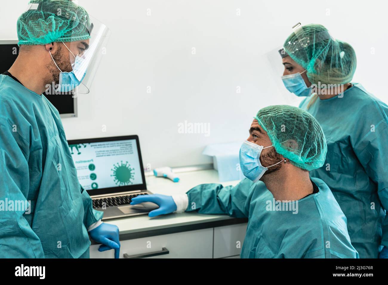 Doctors analysing coronavirus disease - Healthcare concept Stock Photo ...