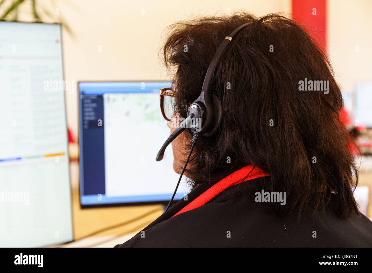 911 call center hi-res stock photography and images - Alamy