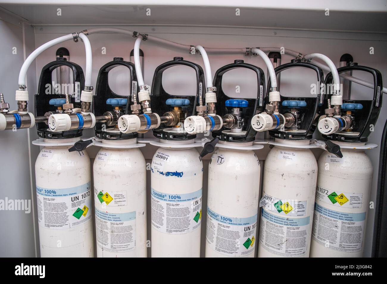 Oxygen cylinder hi-res stock photography and images - Alamy