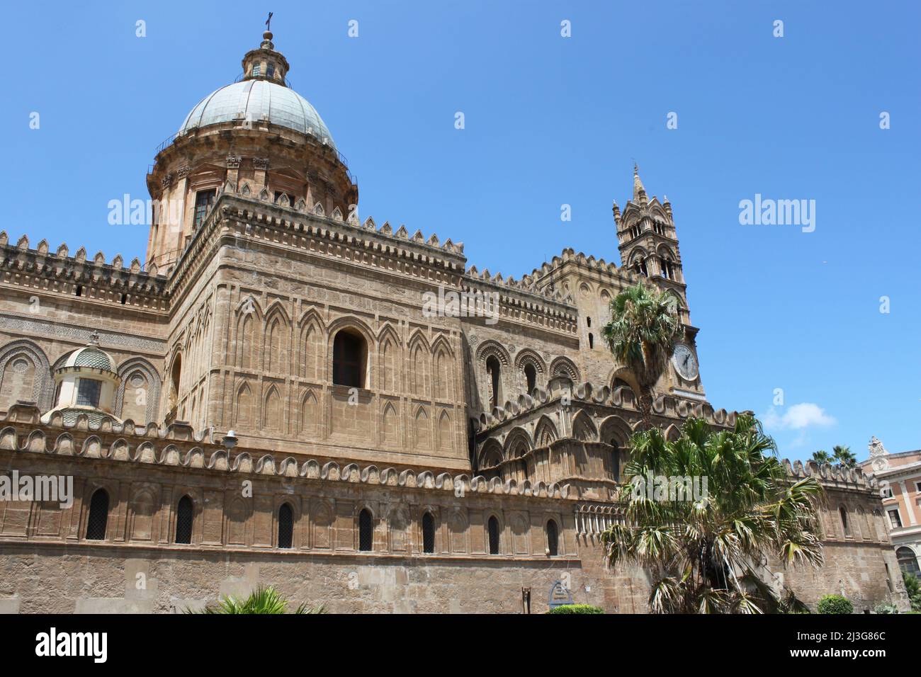 Sicilian romanesque gothic architecture hi-res stock photography and ...