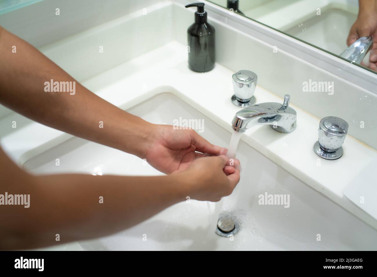 Women hand wash in hotel basin hygiene healthcare Stock Photo - Alamy