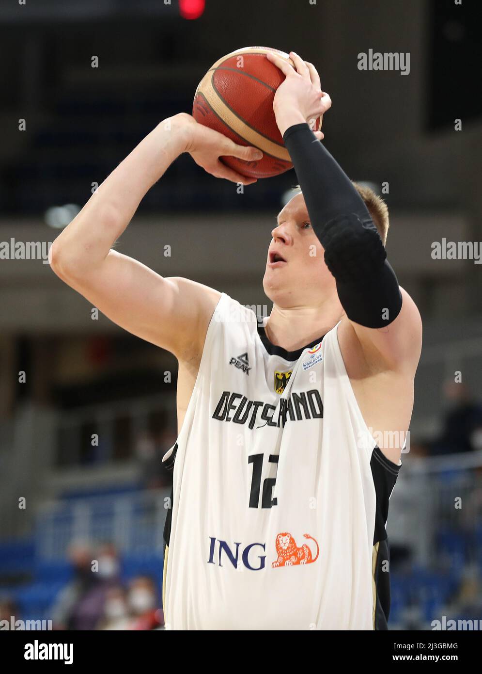 Robin Benzing #12 von Deutschland Germany vs Israel Basketball World ...