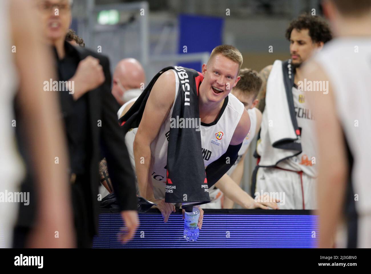 Robin Benzing #12 von Deutschland Freude Germany vs Israel Basketball ...