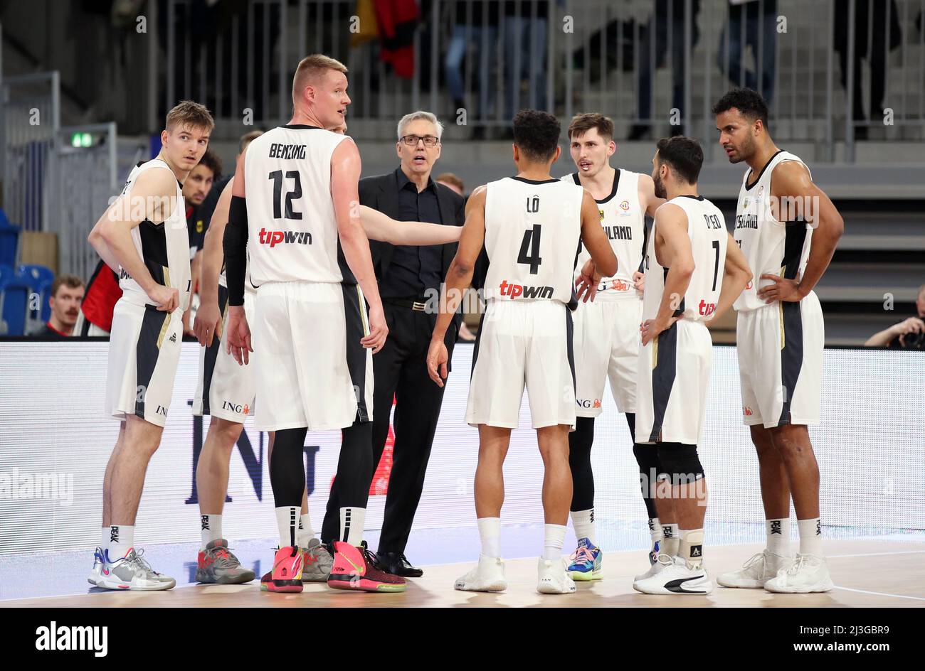 Team Deutschland mit Gordon Herbert Bundestrainer von Deutschland ...
