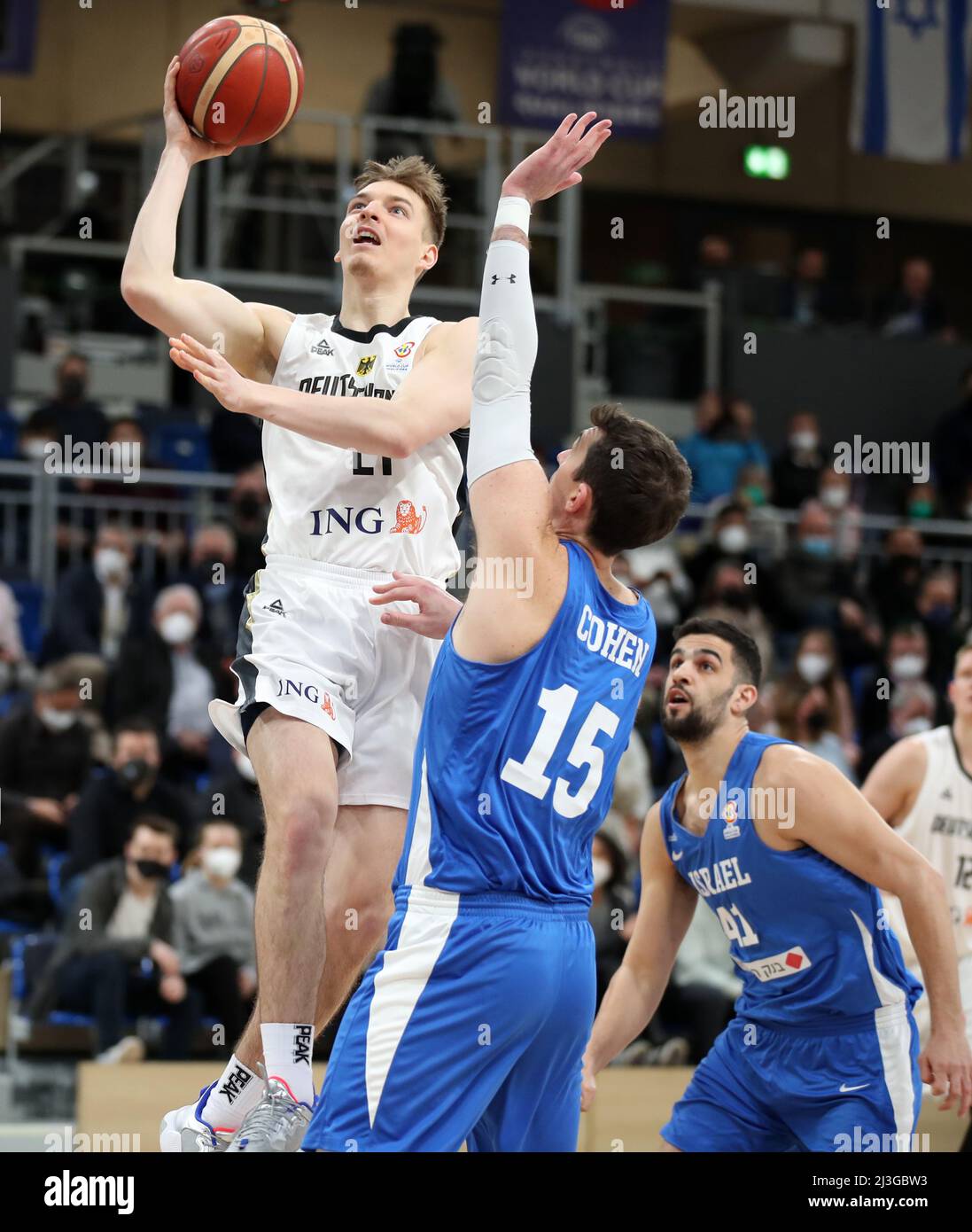 Justus Hollatz #21 von Deutschland , Jake Cohen #15 of Israel Germany ...