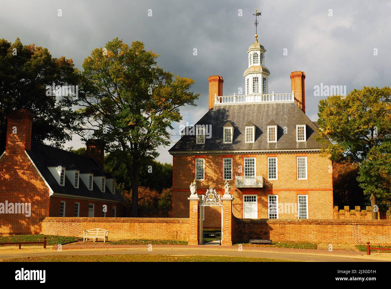 Historic old williamsburg hi-res stock photography and images - Alamy