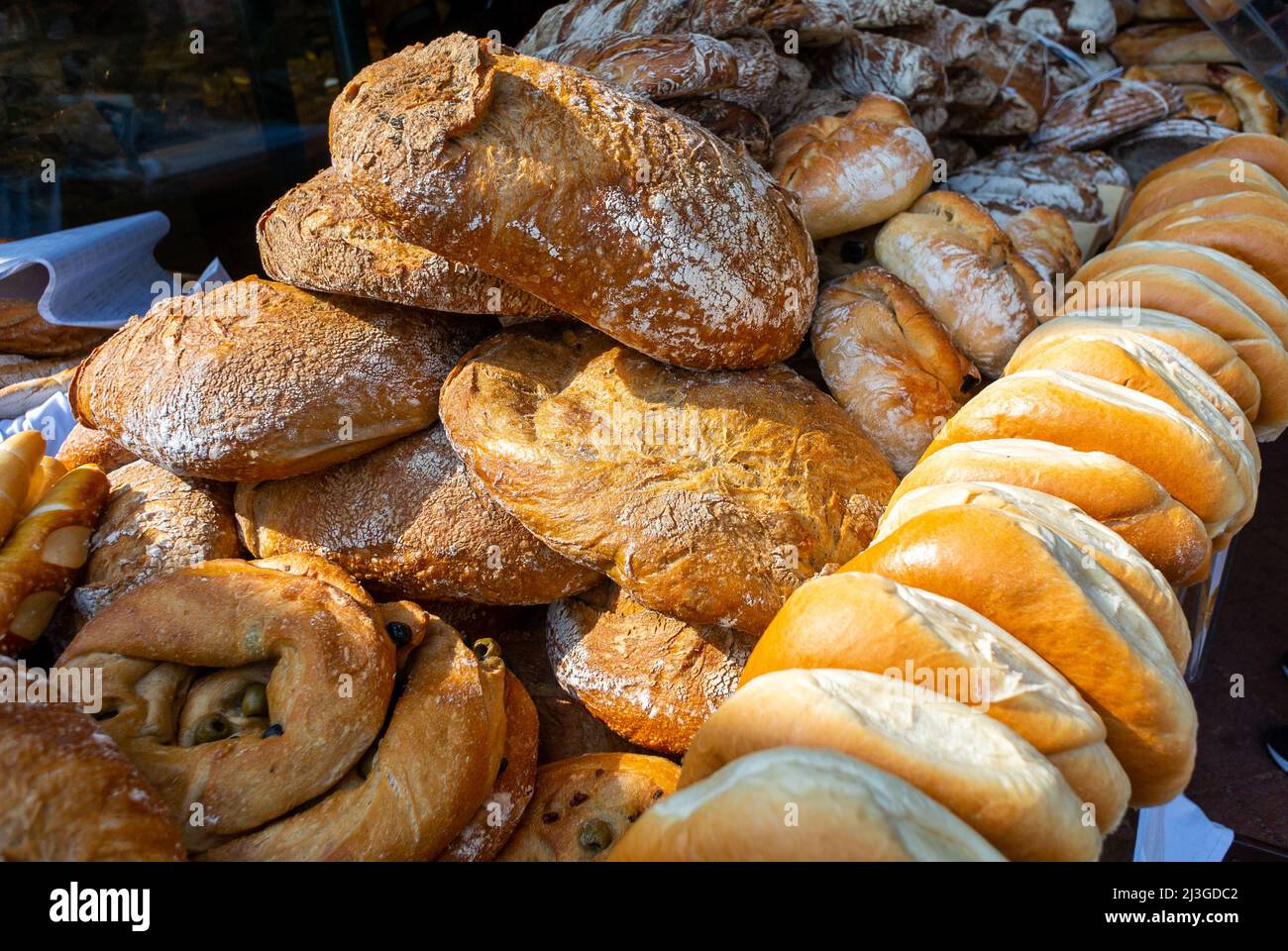 France bakery interior vendor hi-res stock photography and images - Alamy