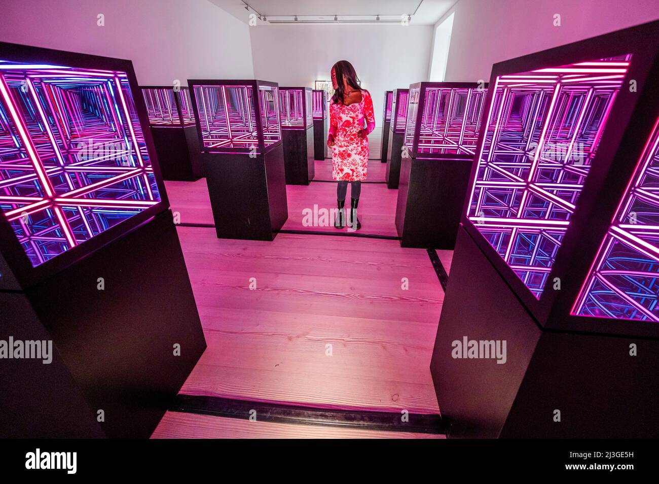 London, UK. 8th Apr, 2022. ‘Lightfield' - an array of twelve ...