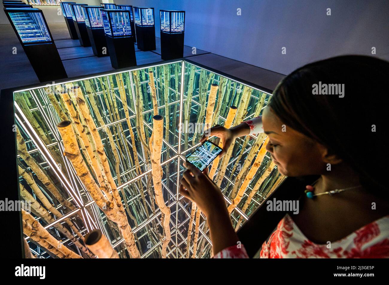 London, UK. 8th Apr, 2022. 50” Birch Cube (Solar Black) - Opera Gallery ...