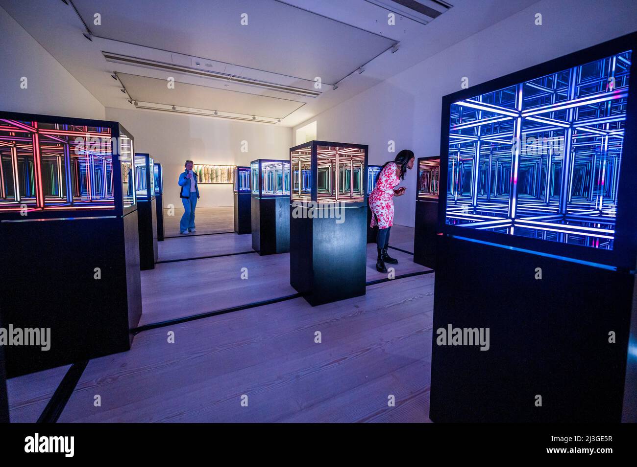 London, UK. 8th Apr, 2022. ‘Lightfield' - an array of twelve ...