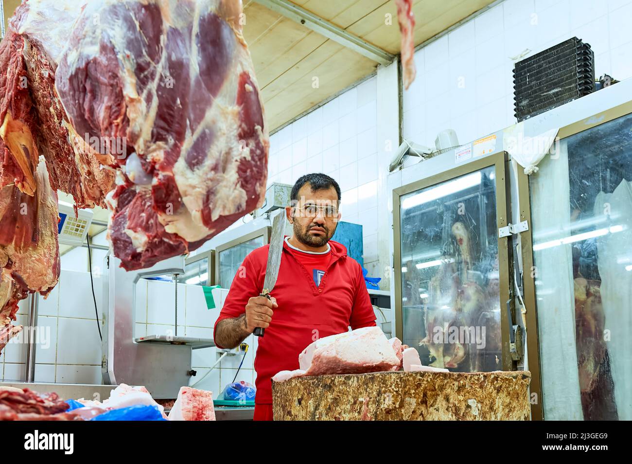 Dubai. UAE. The meat market. A butcher cutting meat Stock Photo - Alamy