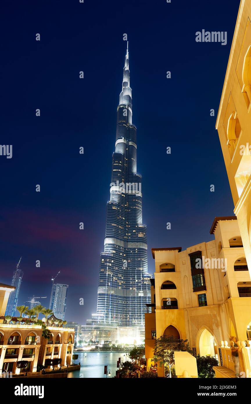 Uae dubai business skyscraper hi-res stock photography and images - Alamy