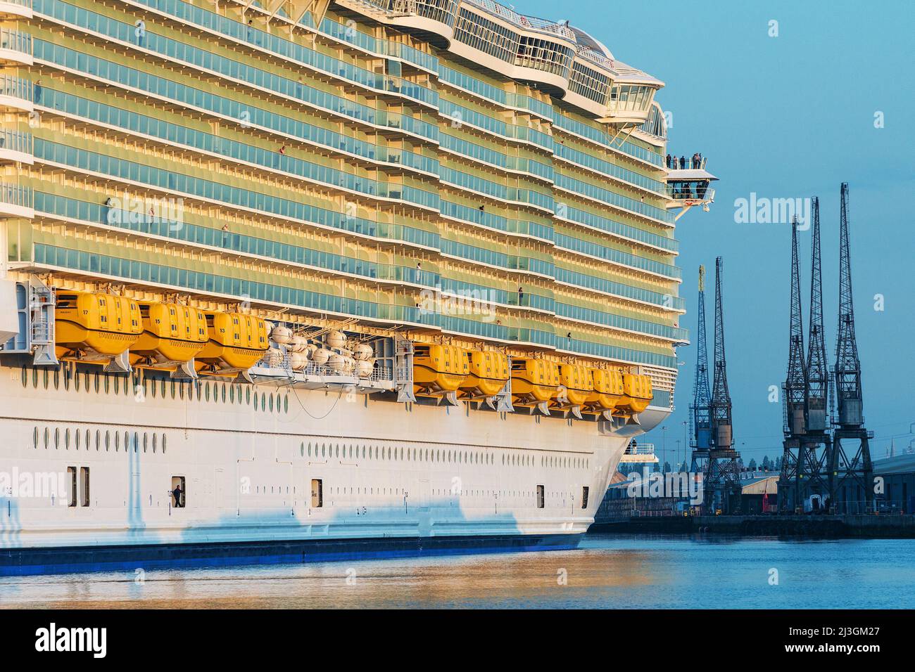 Royal Caribbean International's cruise ship Harmony of the Seas ...