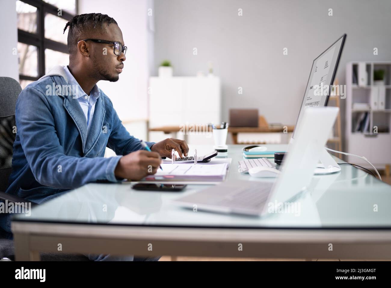 Professional corporate invoice hi-res stock photography and images - Alamy