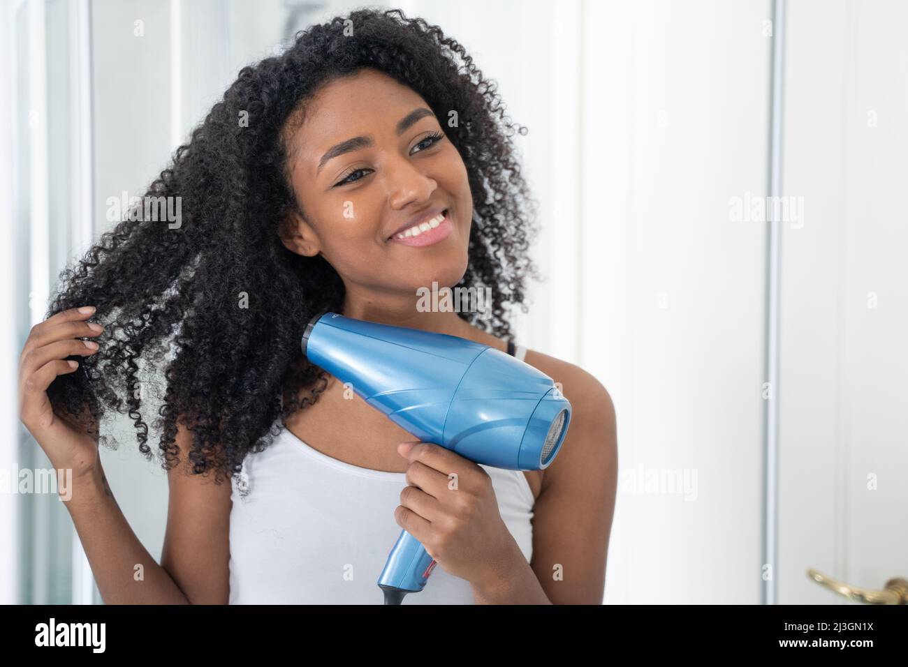 Hair dryer woman hi-res stock photography and images - Alamy