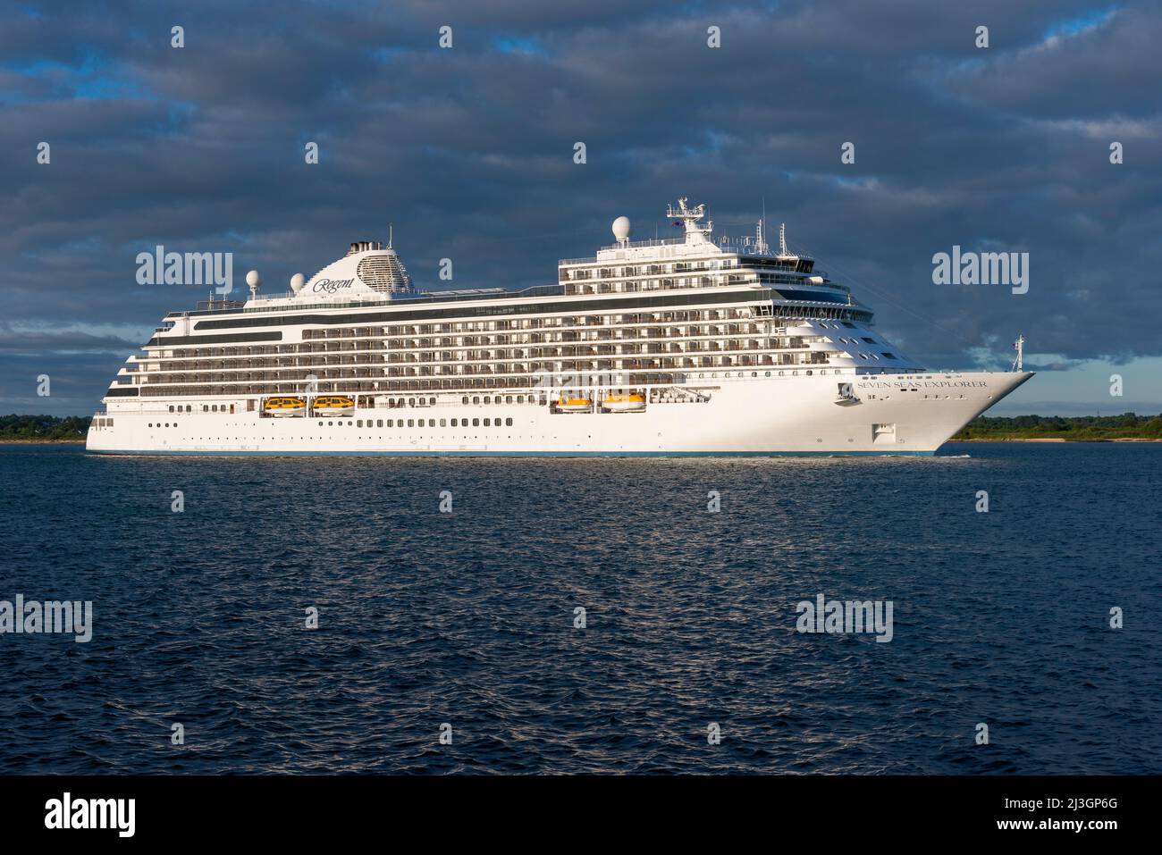 Explorer of the sea cruise hi-res stock photography and images - Alamy