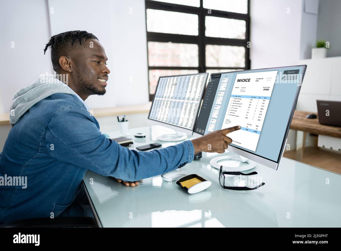 Audit documents hi-res stock photography and images - Alamy