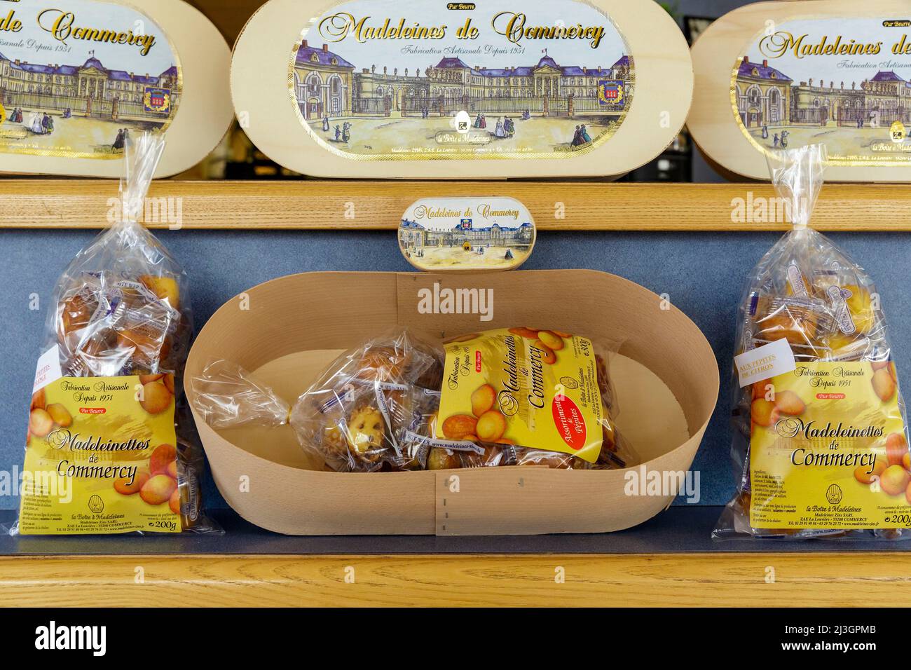 France, Meuse, Commercy, boxes of madeleines in the shop and madeleine ...