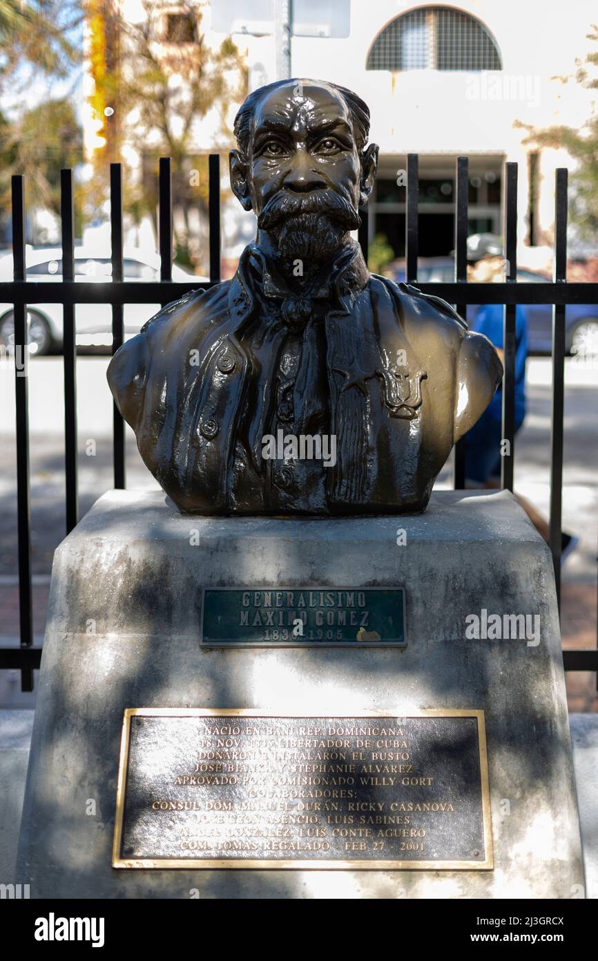 Miami district sculpture park hi-res stock photography and images - Alamy