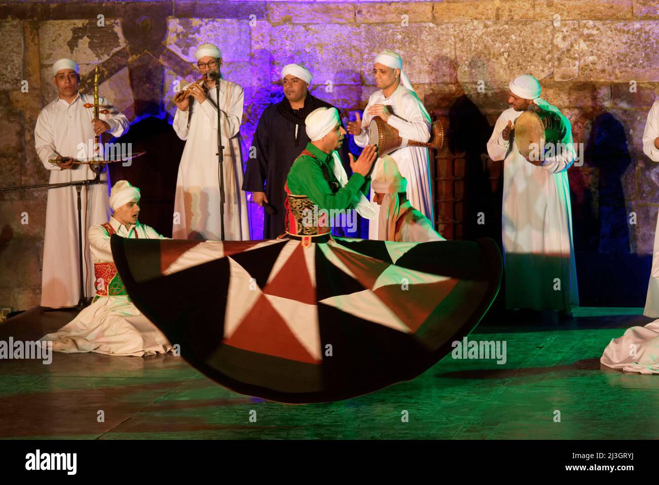 Egypt show whirling dervish dance hi-res stock photography and images ...