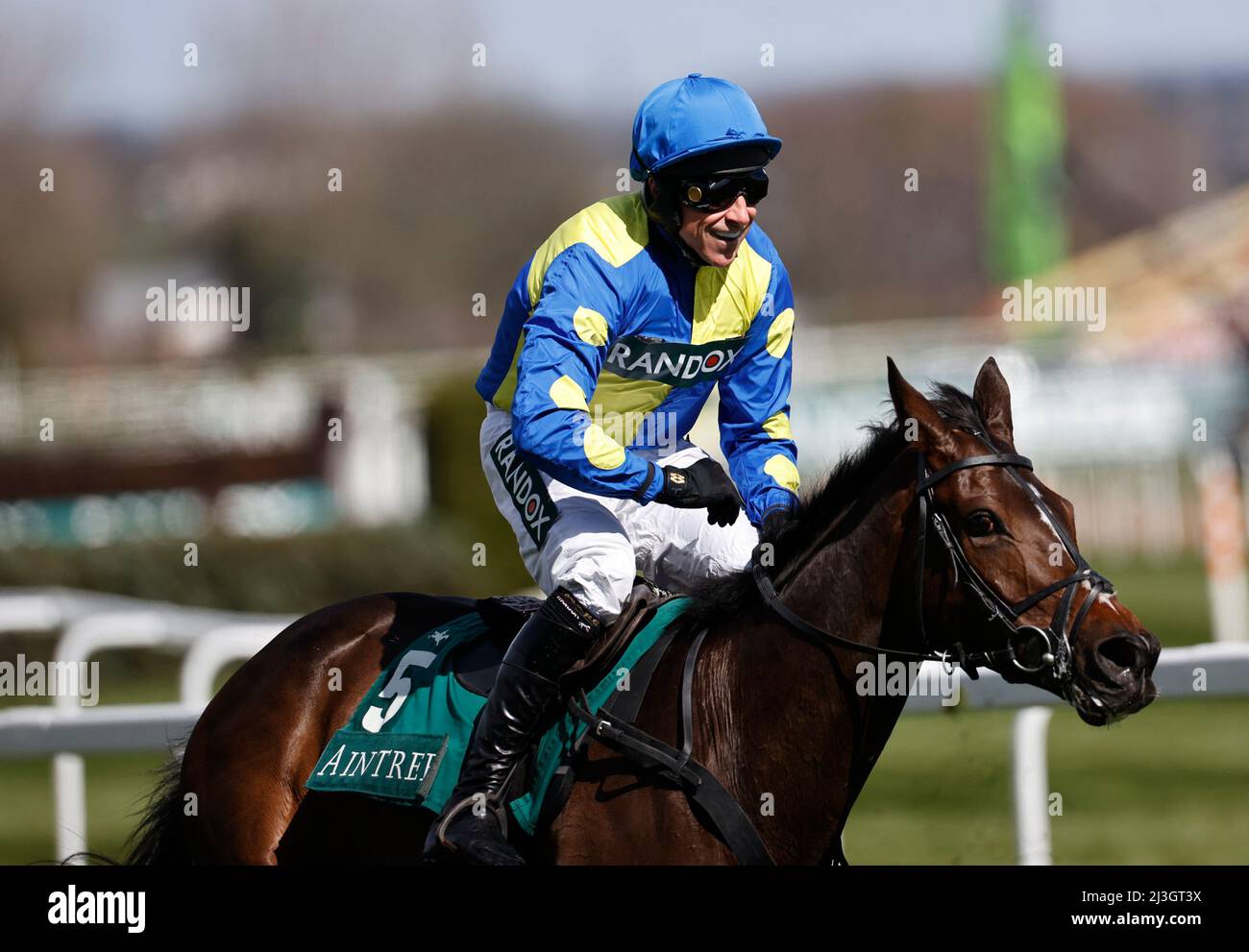 Langer dan hi-res stock photography and images - Alamy