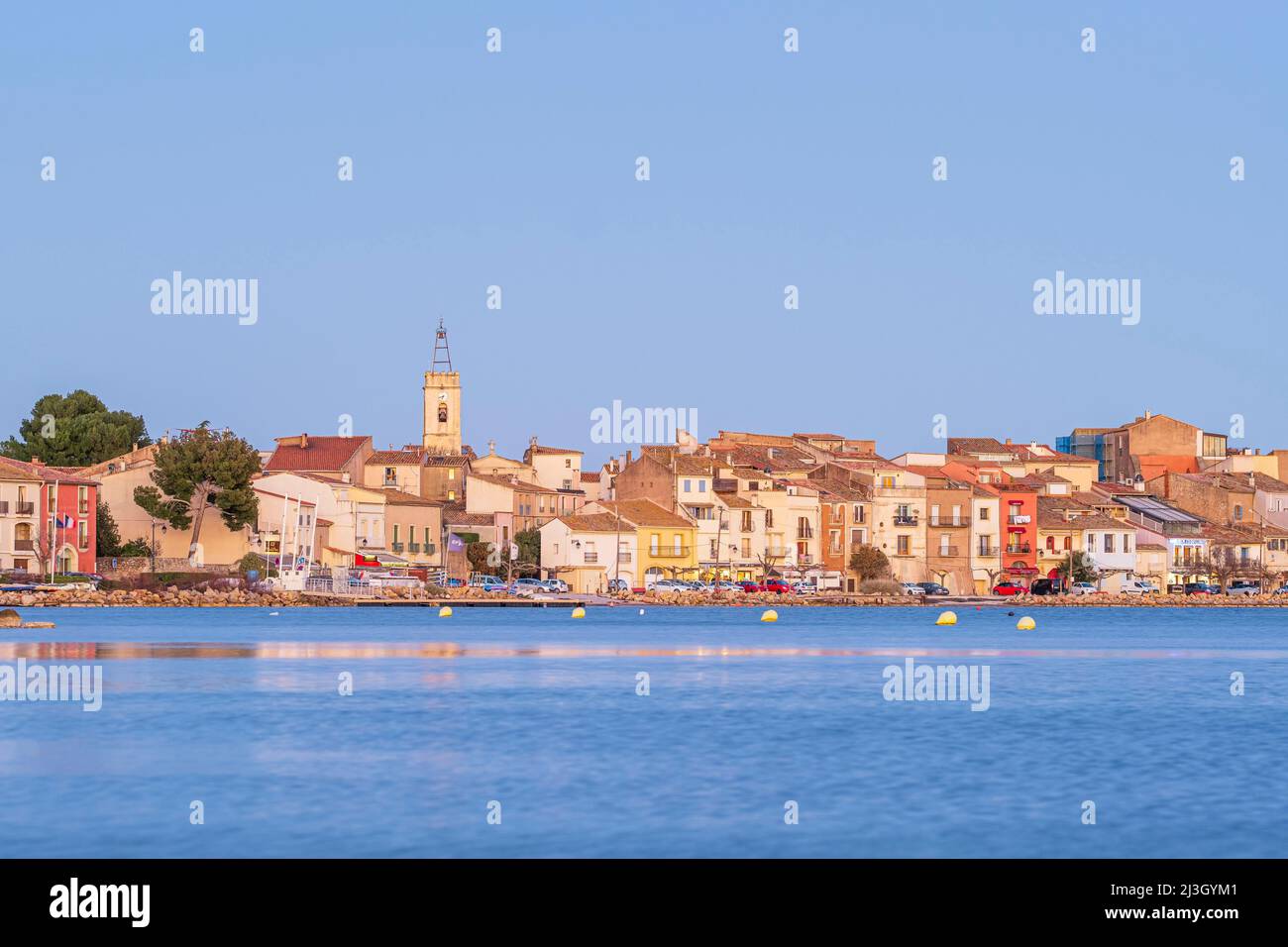 France, Herault, Bouzigues, village on the banks of the Etang de Thau ...