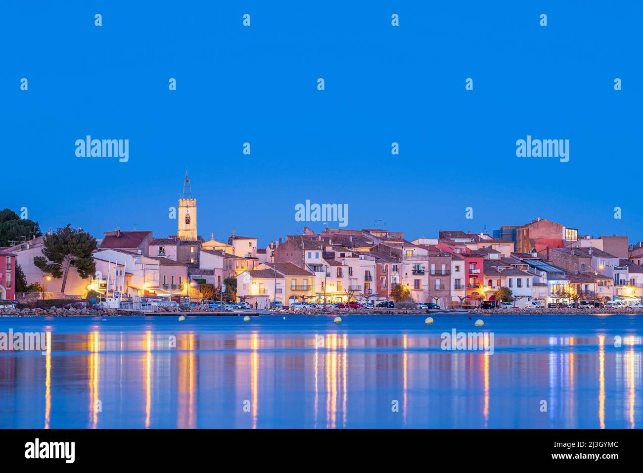 France, Herault, Bouzigues, village on the banks of the Etang de Thau ...