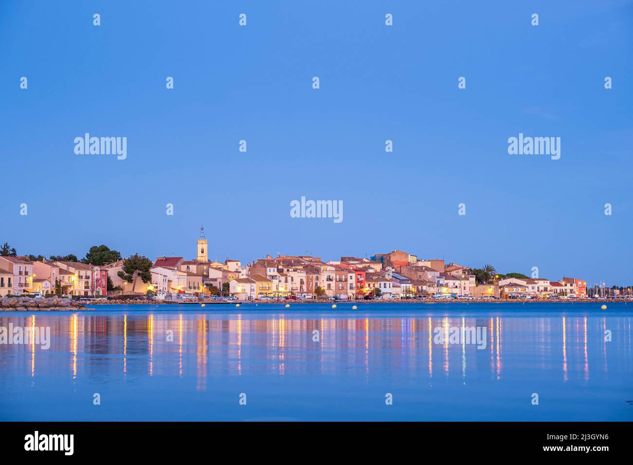 France, Herault, Bouzigues, village on the banks of the Etang de Thau ...
