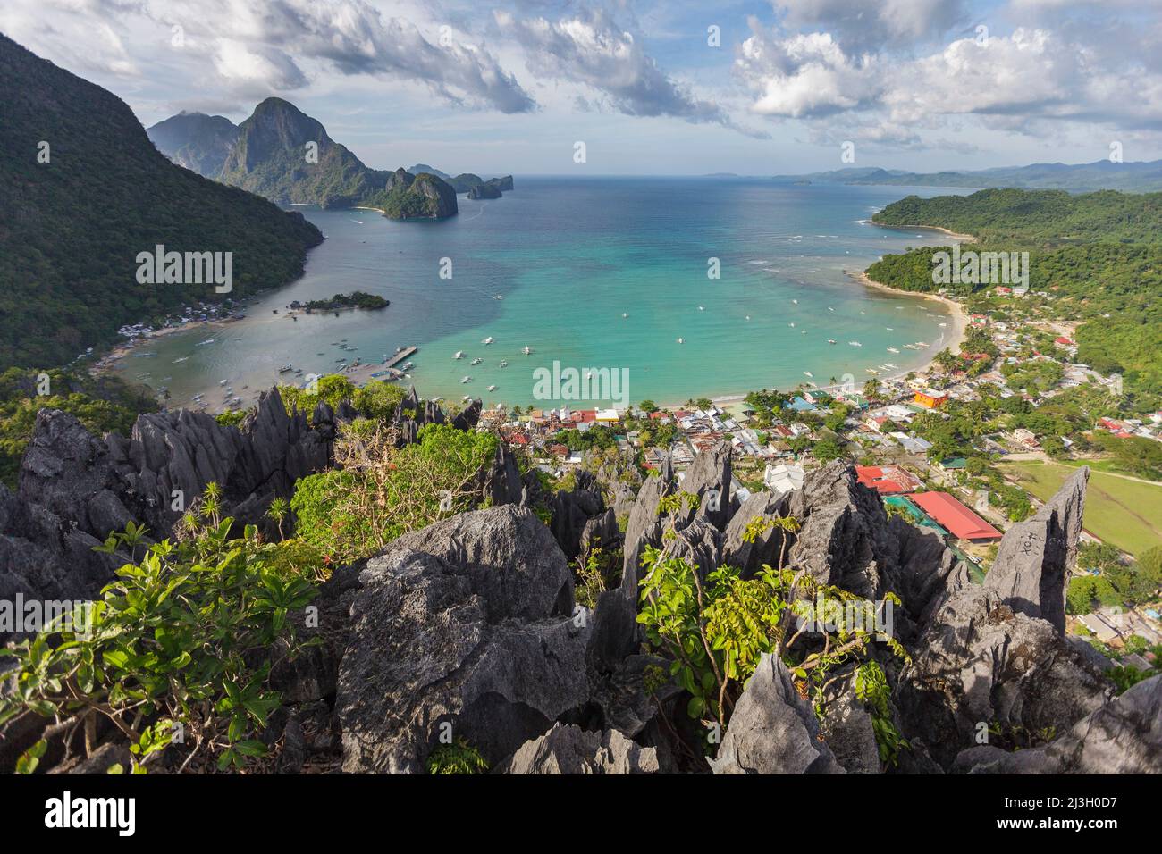 Philippines, Palawan, El Nido, elevated view of the entire bay of El ...