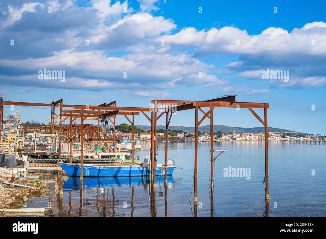 France, Herault, Bouzigues, village on the banks of the Etang de Thau ...