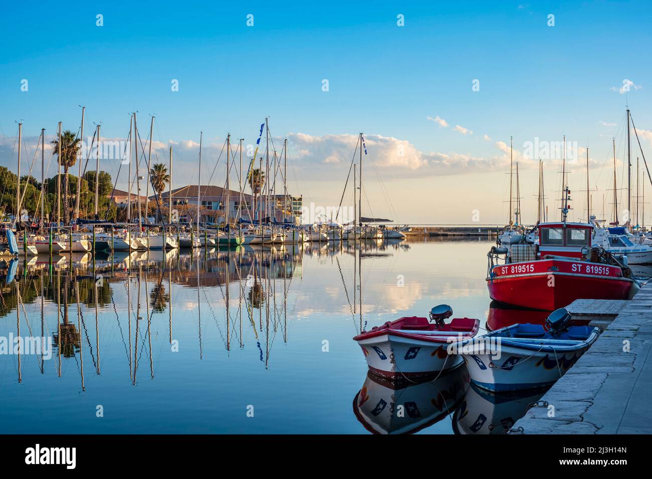 Etang de thau lagoon hi-res stock photography and images - Alamy