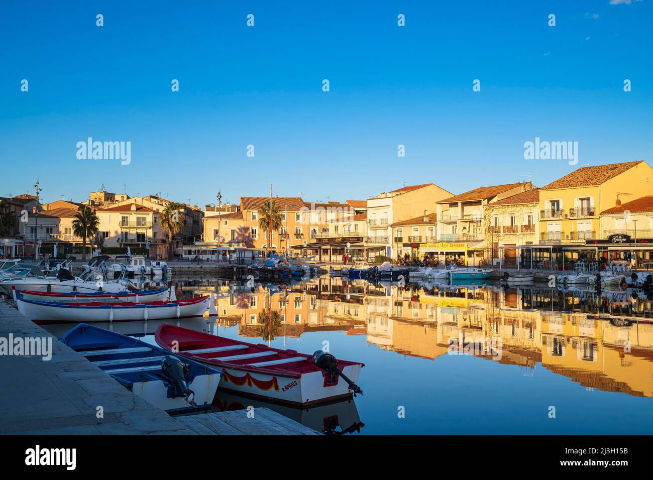 France, Herault, Meze, village on the banks of the Etang de Thau, Quai ...