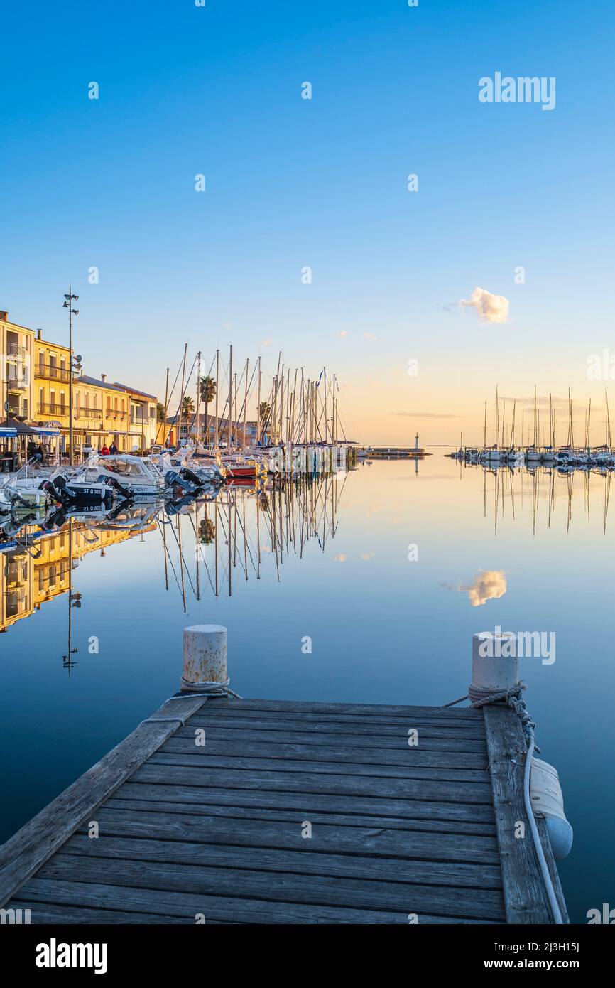 France, Herault, Meze, village on the banks of the Etang de Thau, the ...