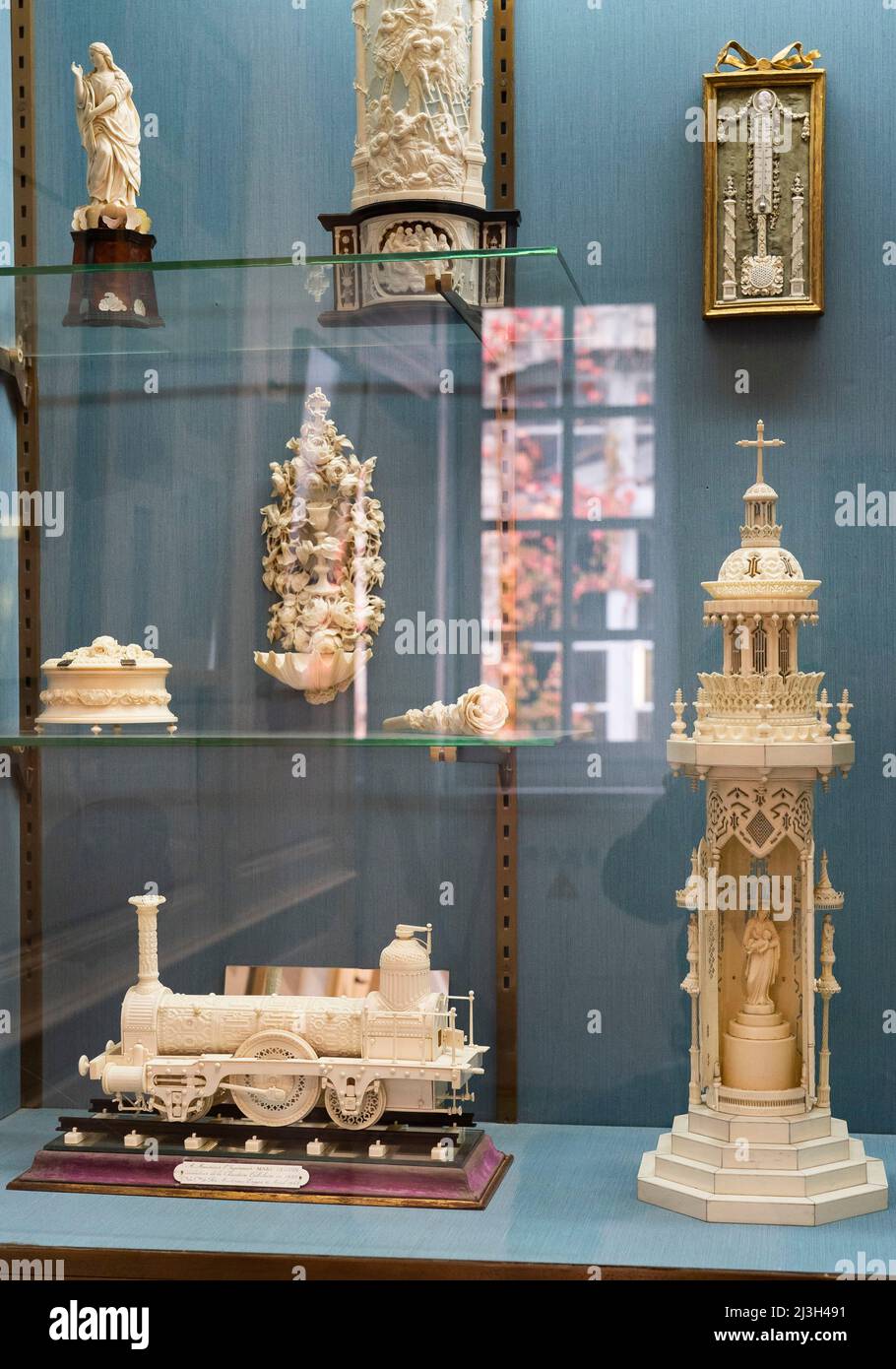 Ivory objects hi-res stock photography and images - Alamy