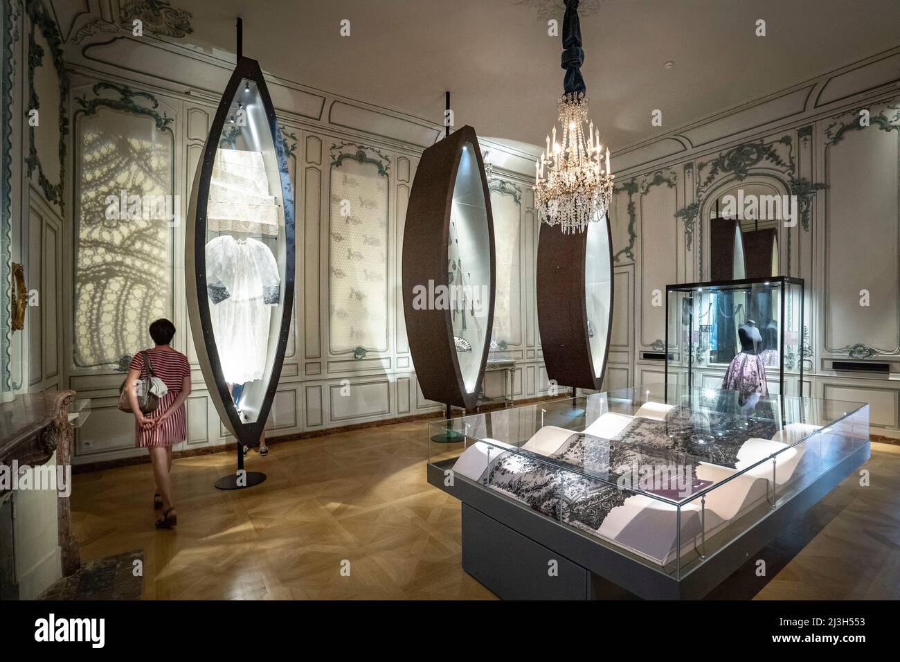 Bayeux lace hi-res stock photography and images - Alamy