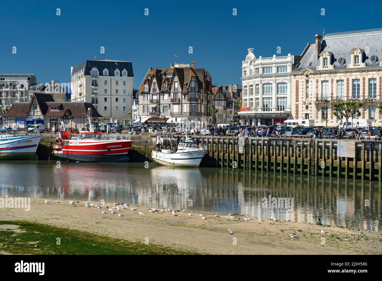 France, Normandie, Calvados, Cote Fleurie, Trouville sur Mer, walk on ...