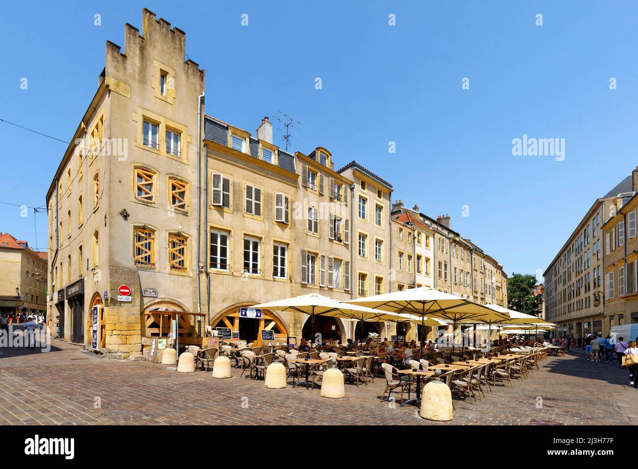France, Moselle, Metz, Place Saint Louis, Medieval houses with arcades ...