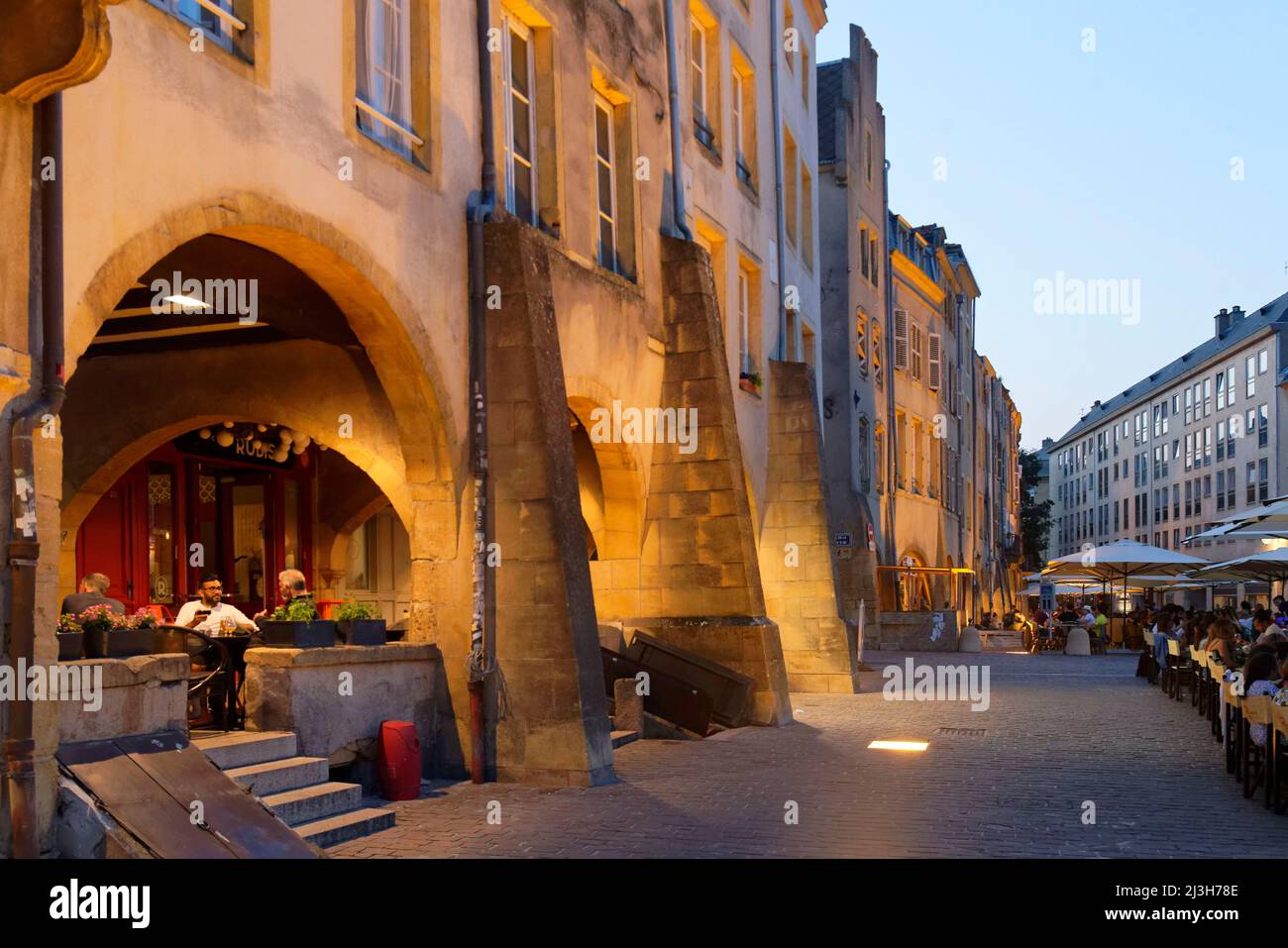 France, Moselle, Metz, Place Saint Louis, Medieval houses with arcades ...