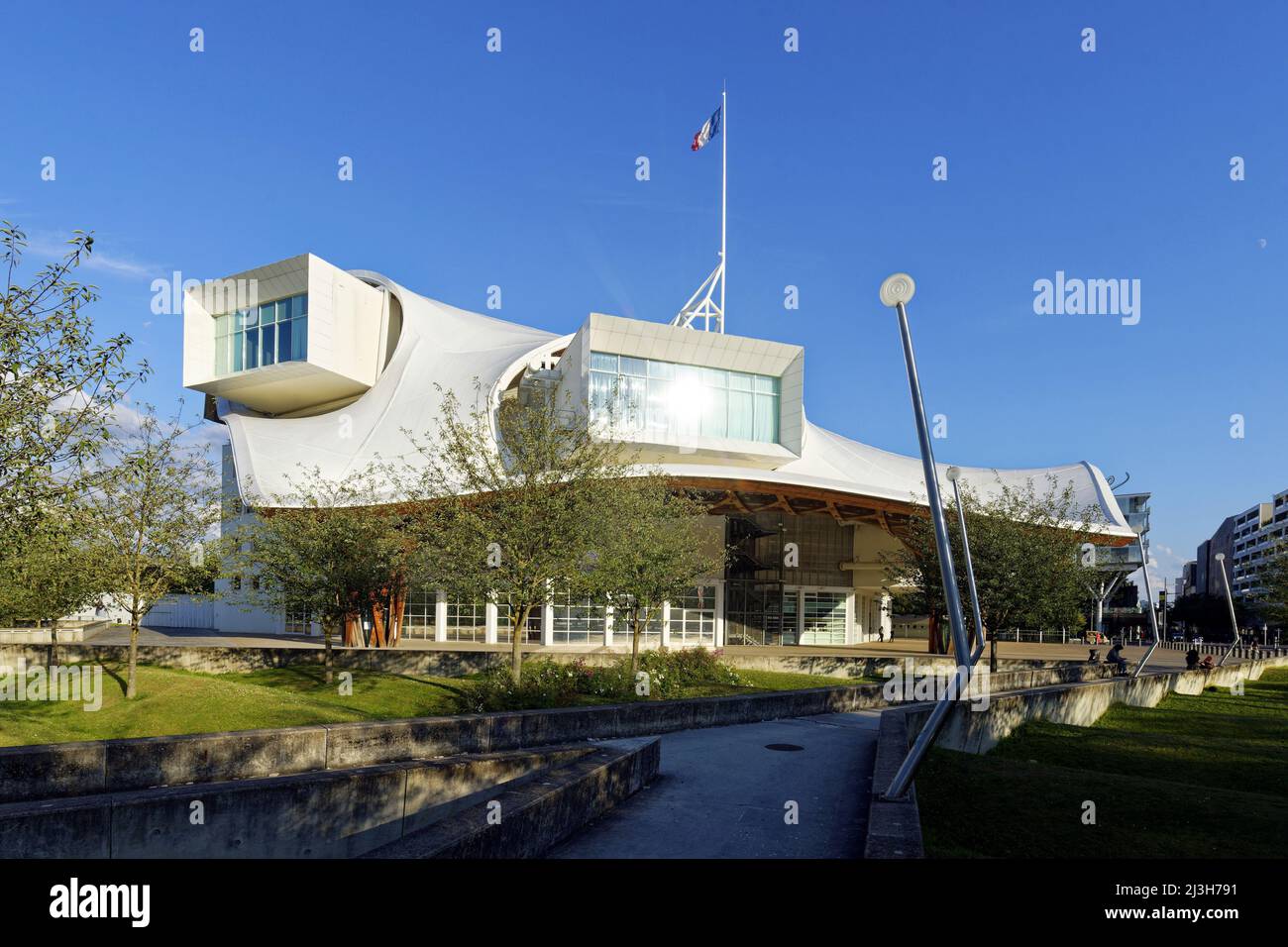 France, Moselle, Metz, Amphitheatre district, Centre Pompidou Metz, art ...