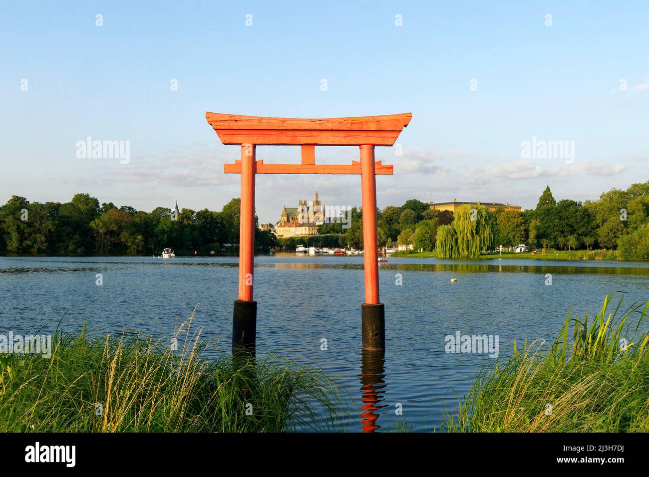 Torii arch hi-res stock photography and images - Alamy