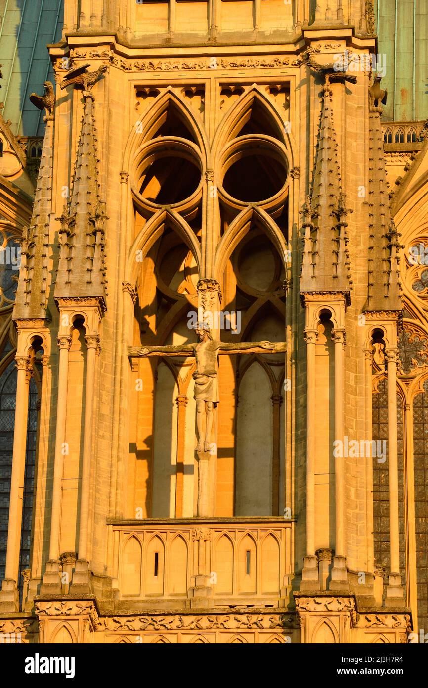 Metz cathedral religion statue hi-res stock photography and images - Alamy