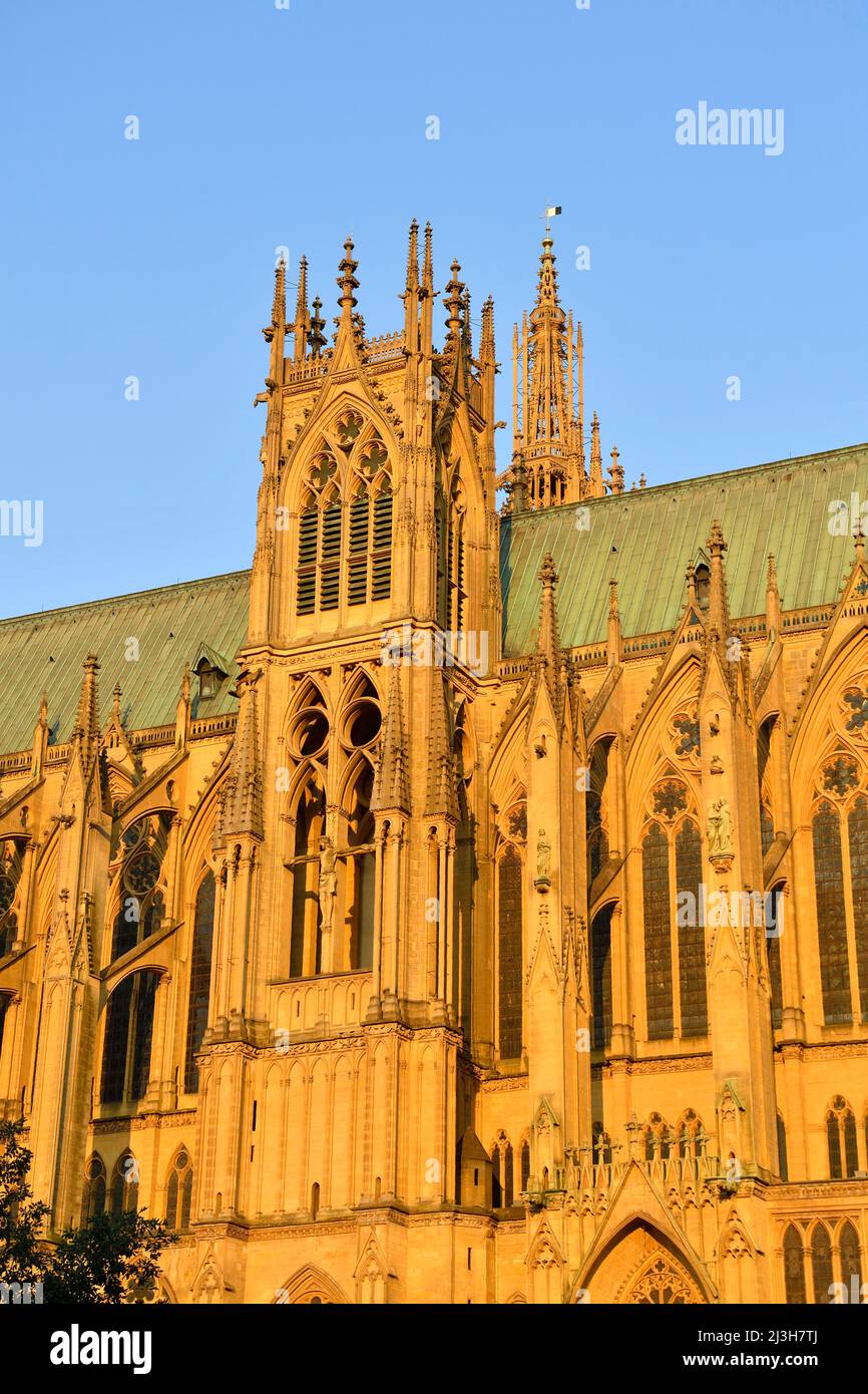 Metz cathedral religion statue hi-res stock photography and images - Alamy