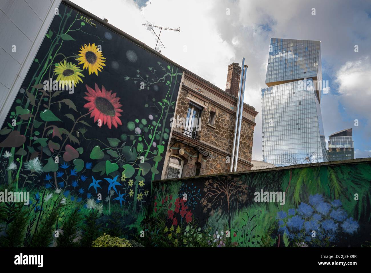 France, Paris, Tours Duo by Jean Nouvel and fresco by Benjamin Gozlan ...