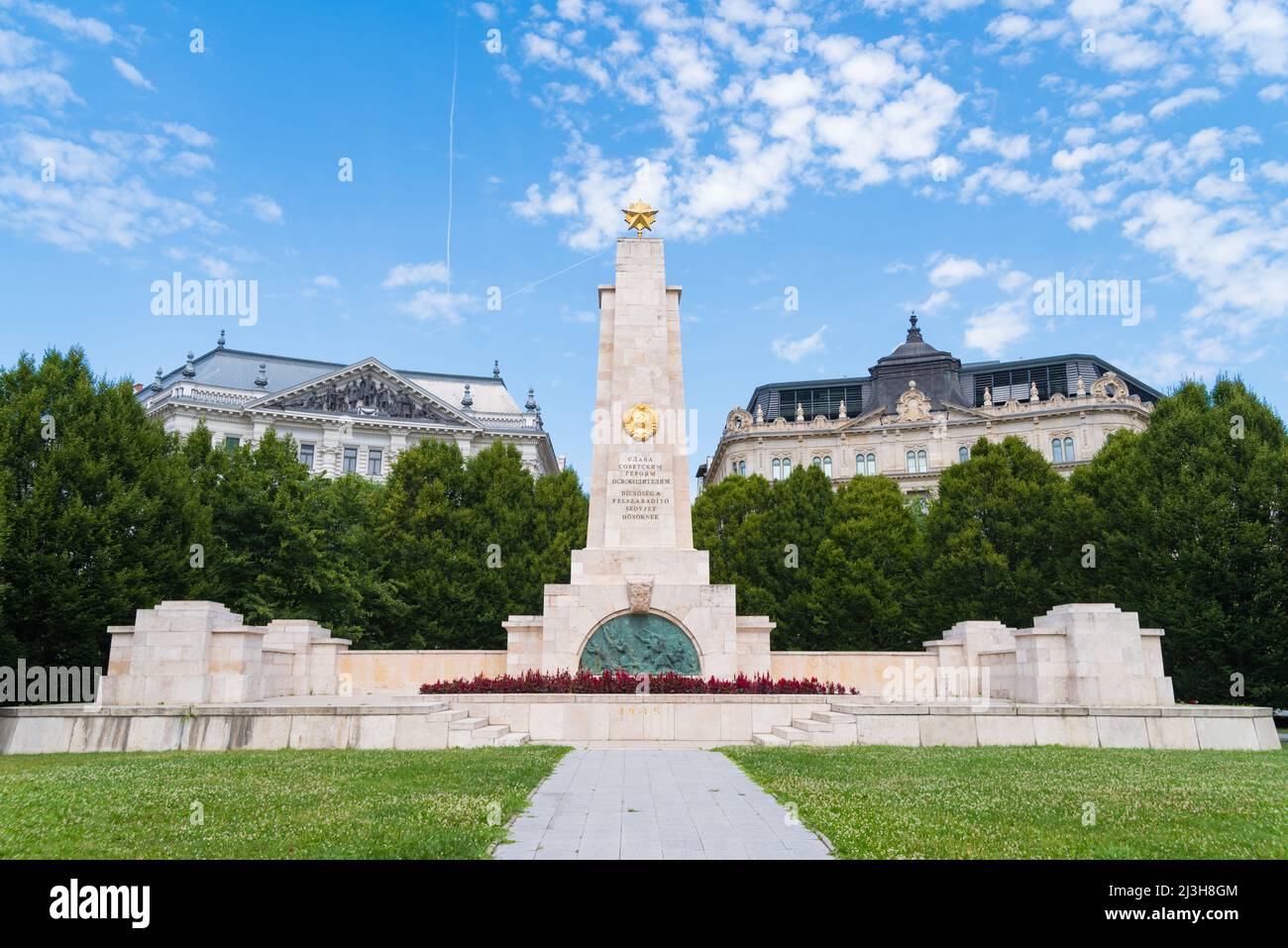 Liberty square szabadsag ter monument in budapest hi-res stock ...