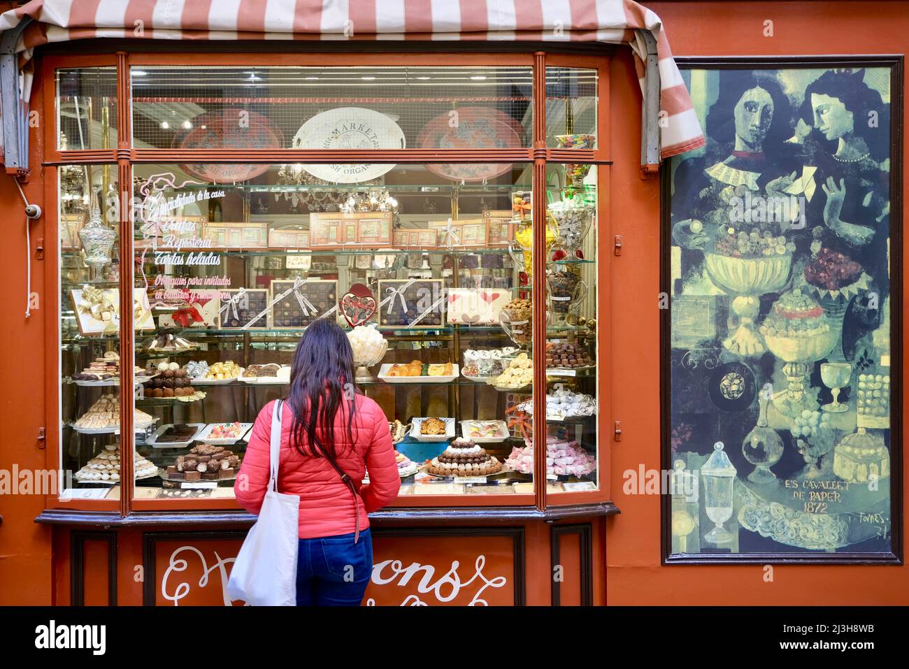 Spain, Balearic Islands, Mallorca, Palma de Mallorca, the window of the ...