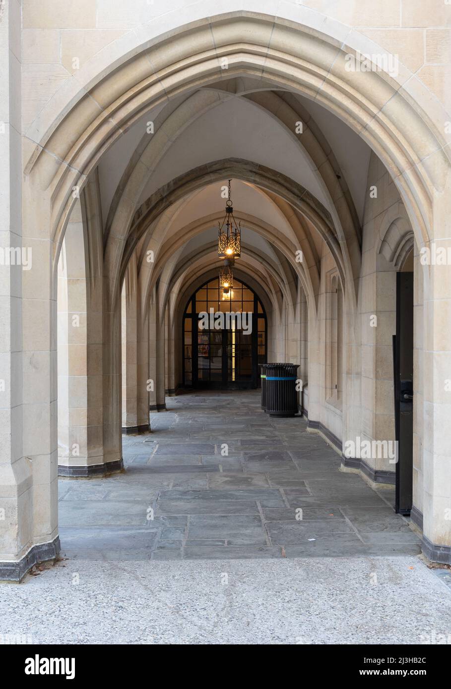 Outdoor corridor on the campus of UCLA Stock Photo - Alamy