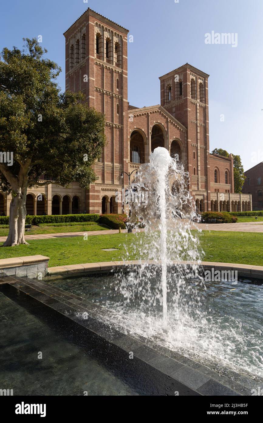 Front campus fountain hi-res stock photography and images - Alamy